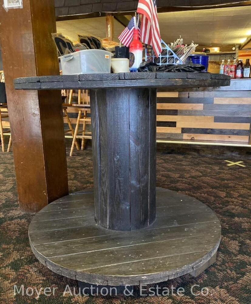 Spool bar table store